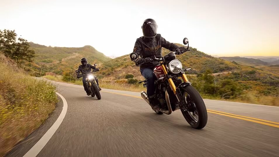 New Triumph Speed T4 vs Triumph Speed 400 – Which one is best for you ...